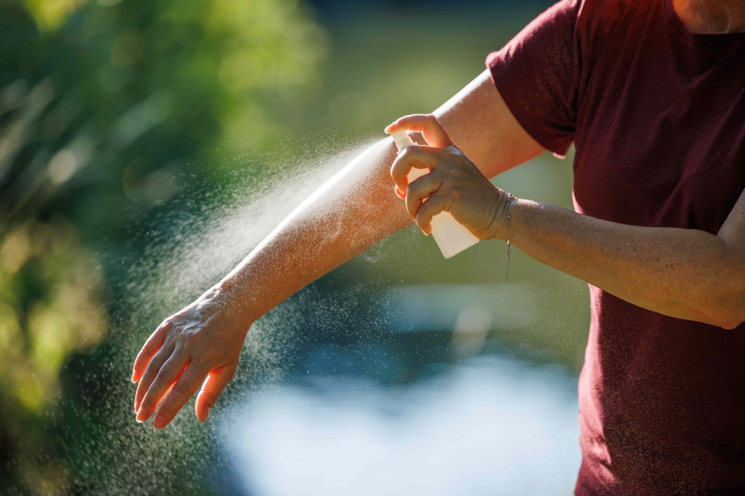 Devriez-vous éviter le DEET dans les sprays de bug? Que savoir avant de ...